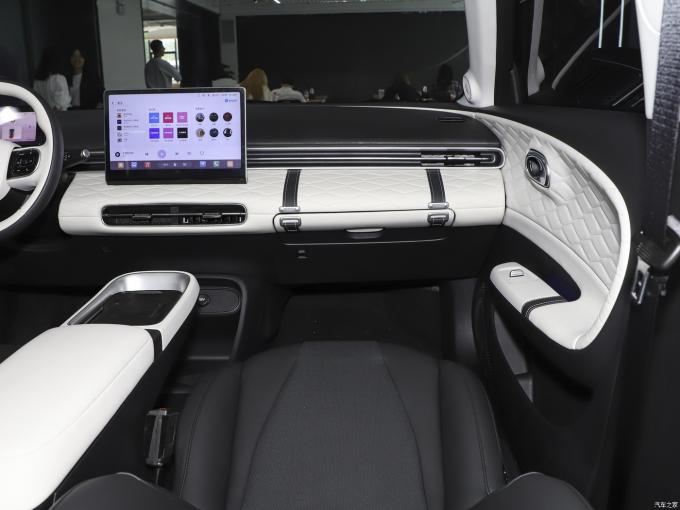 Dongfeng Electric Vehicle S3 EV Economic New Energy Vehicle 4030 X 1810 X 1570mm