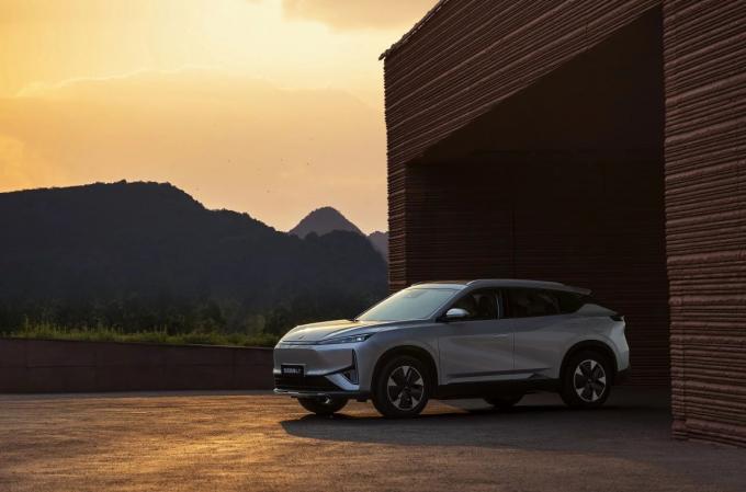 Dongfeng plug-in hybrid, with a range of over 2000KM, compact SUV JF- L7